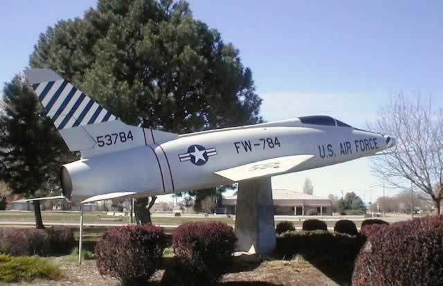 North American F-100 Super Sabre jet fighter design characteristics ...