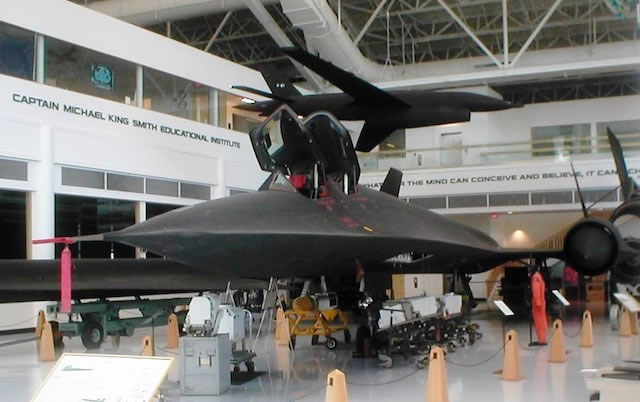 SR-71 Blackbird and M-21 Blackbird of the U.S. Air Force, history ...