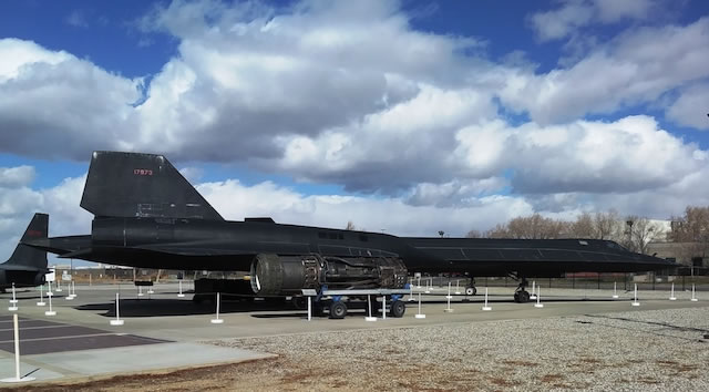 SR-71 Blackbird and M-21 Blackbird of the U.S. Air Force, history ...